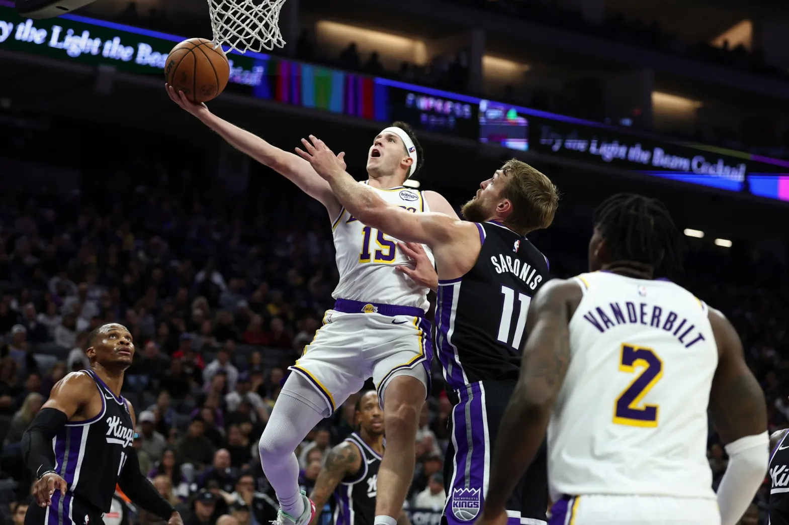 Austin Reaves drops 51 as Lakers defeat Kings